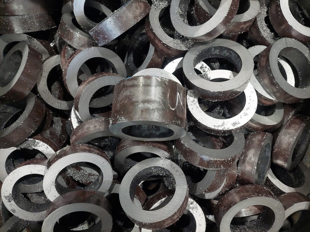 BARRA PERFORADA ST52 - S355 - Aceros Llobregat